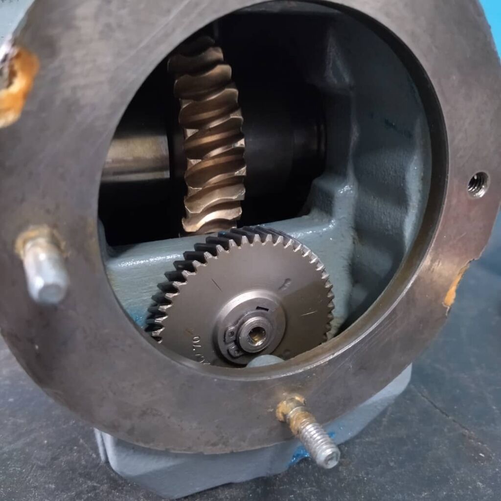 Redutores de coroa e sem fim - VCENGER